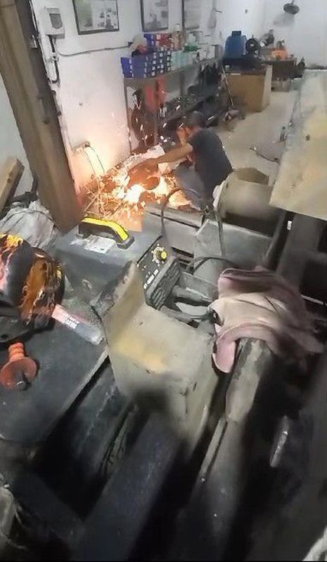 Jasa bubut dan perbaikan pin bushing plate hidrolik, setting control ...