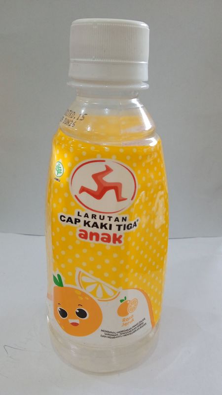 Larutan Cap Kaki Tiga Anak Botol 250ml