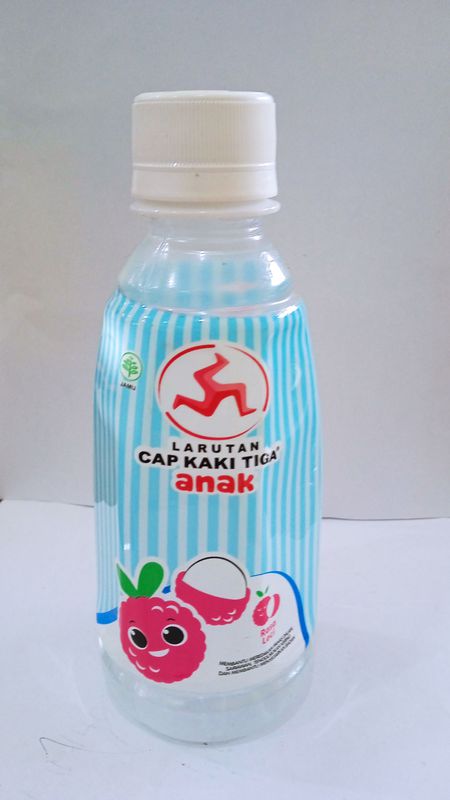 Larutan Cap Kaki Tiga Anak Botol Rasa Leci 250ml
