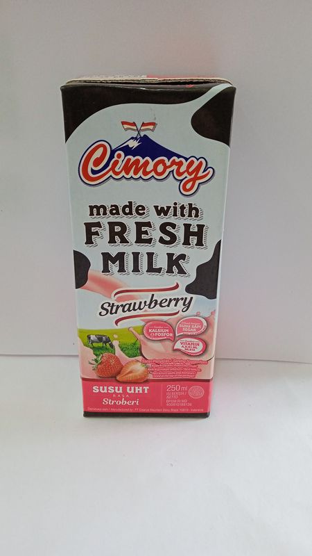 Cimory Fresh Milk Strawberry 250ml