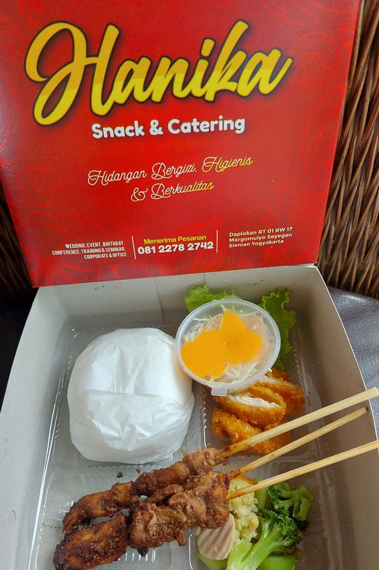 Paket nasi box sate