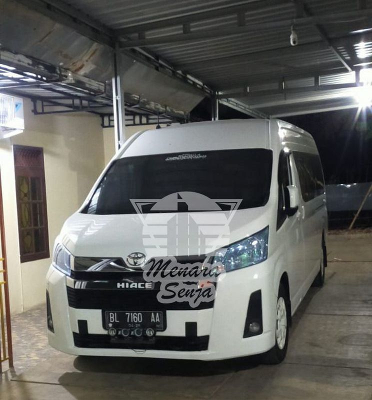 Sewa Hiace Premio