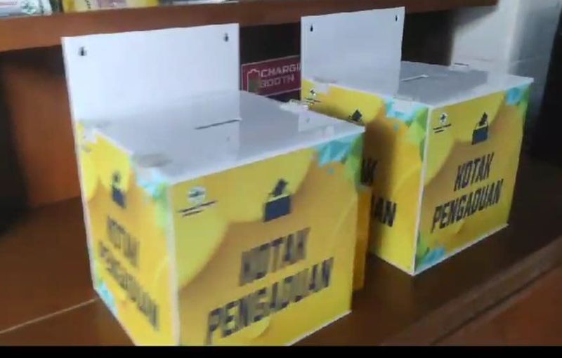 Kotak Saran Acrilik 20 cm x 20 cm x 20 cm