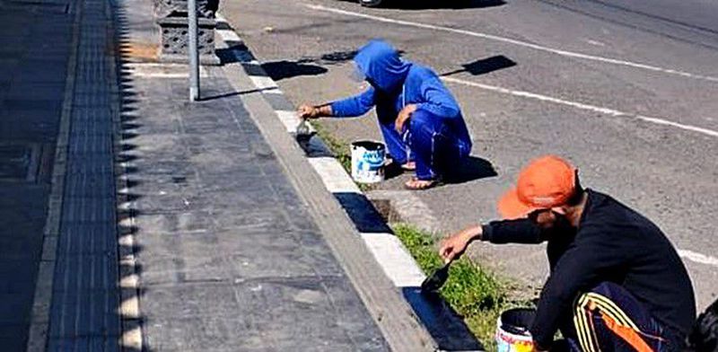 Pekerjaan Cat trotoar