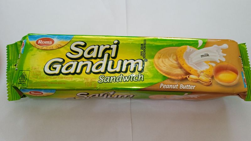 Roma Sari Gandum Sandwich Peanut Butter 108g