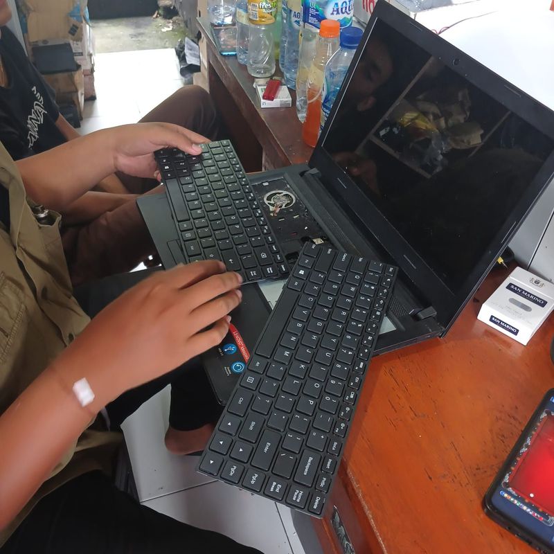 Ganti keyboard laptop Lenovo Ideapad 100 Ganti keyboard laptop Lenovo Ideapad 100