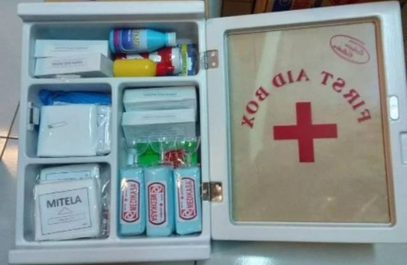 Kotak P3K dan Perlengkapan