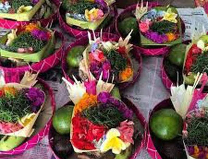 ajengan dan canang meraka