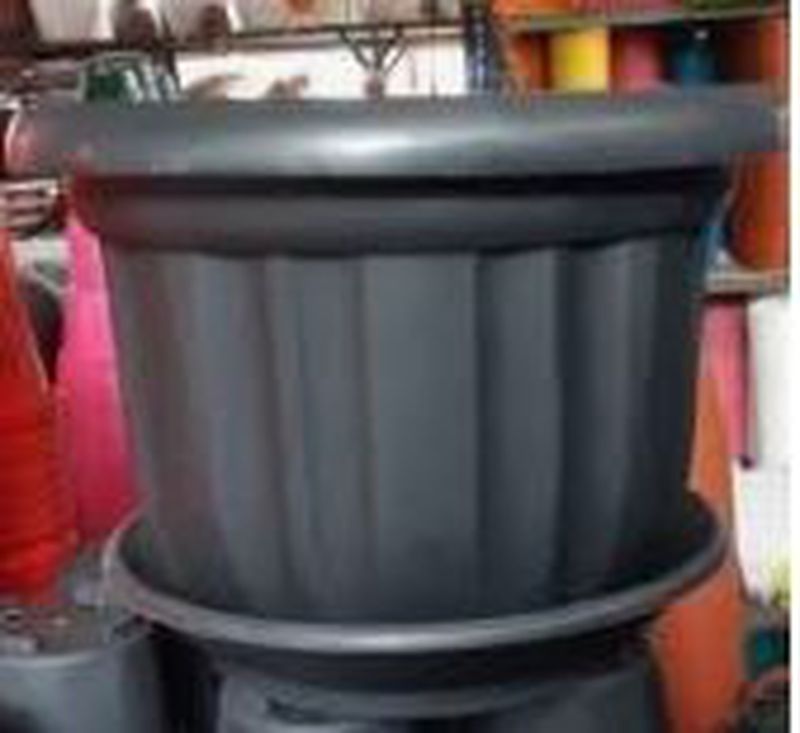 Pot plastik hitam besar