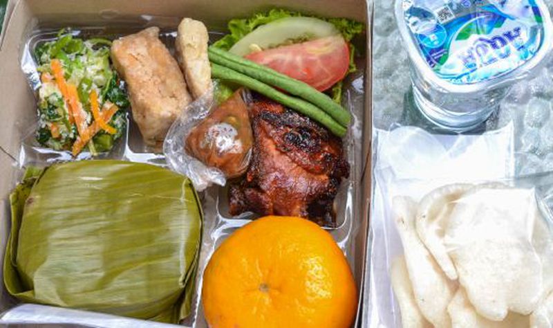 Paket Lunch Box Kirana Premium Cantik 50k