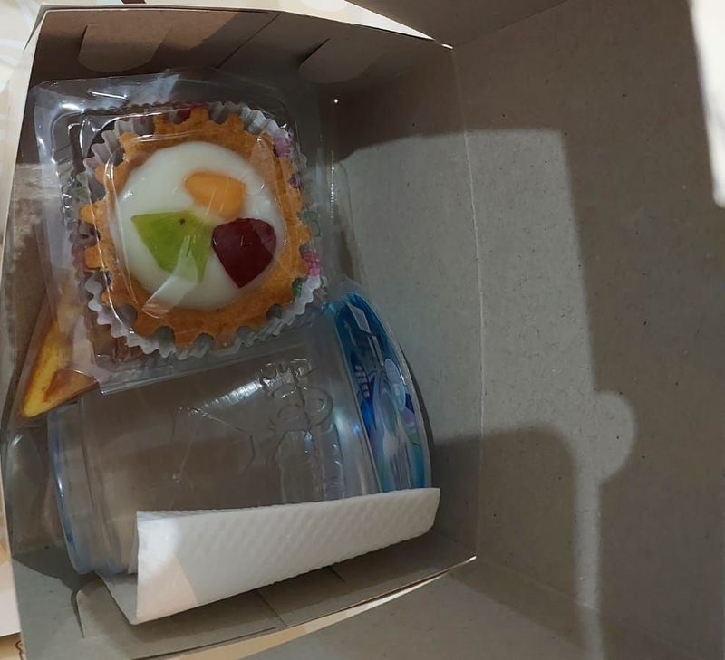 SATU PAKET KUE DOS