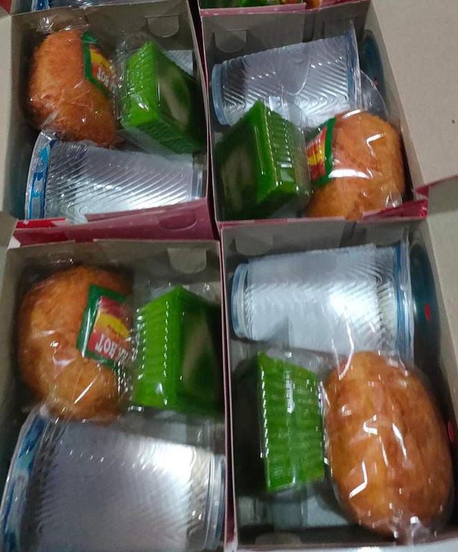 SNACK KOTAK 2 KUE DAN AQUA