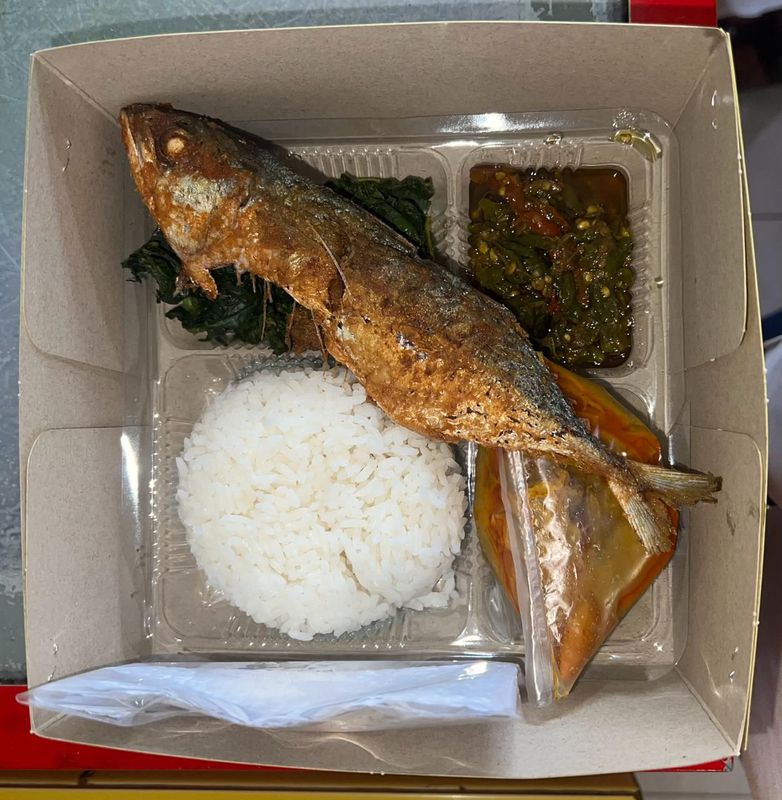 Nasi Box Ikan Kembung Goreng