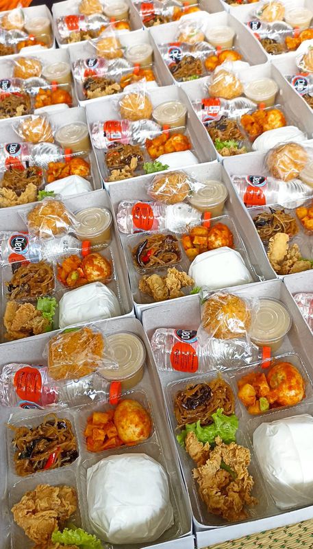 Paket nasi box plus snack