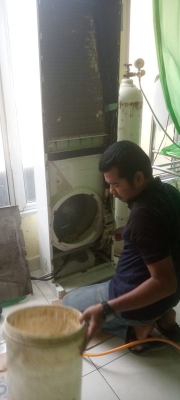 Cuci Air Conditioner (AC) Standing Floor