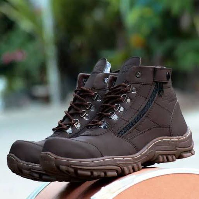 SEPATU KERJA TENAGA LAPANGAN