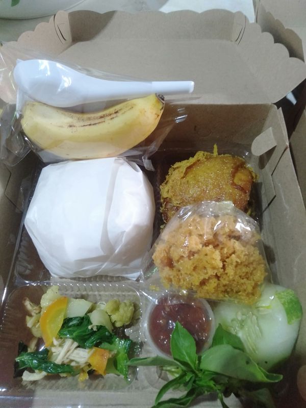 NASI BOX AYAM GORENG