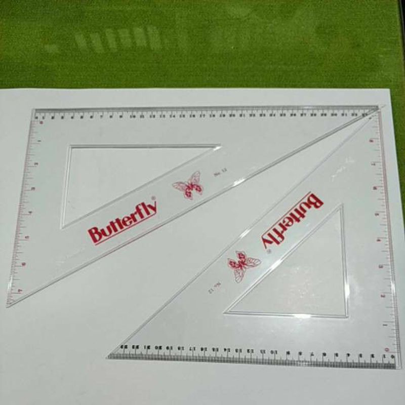 Penggaris Segitiga no. 12