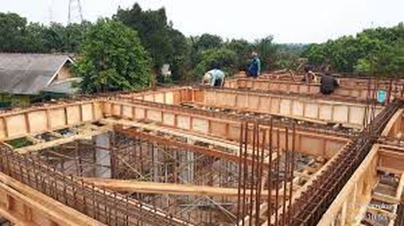 Pemasangan 1 m3 Bekisting untuk balok beton bangunan gedung (dengan bambu)