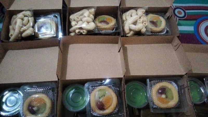 Snack Box B isi = kletikan, pie buah/roti manis,agar-agar, lemper/nogosari