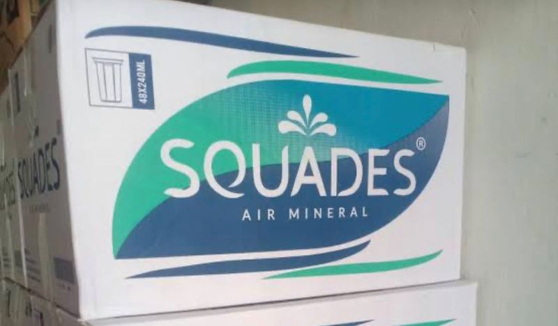 Air Mineral gelasan Squades