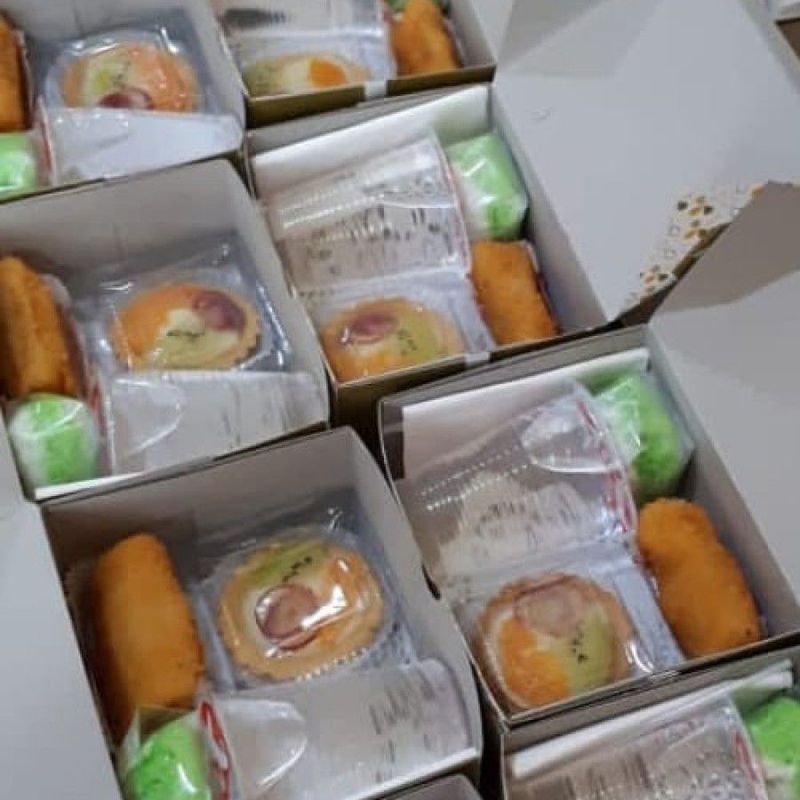 SNACK KOTAK 18K