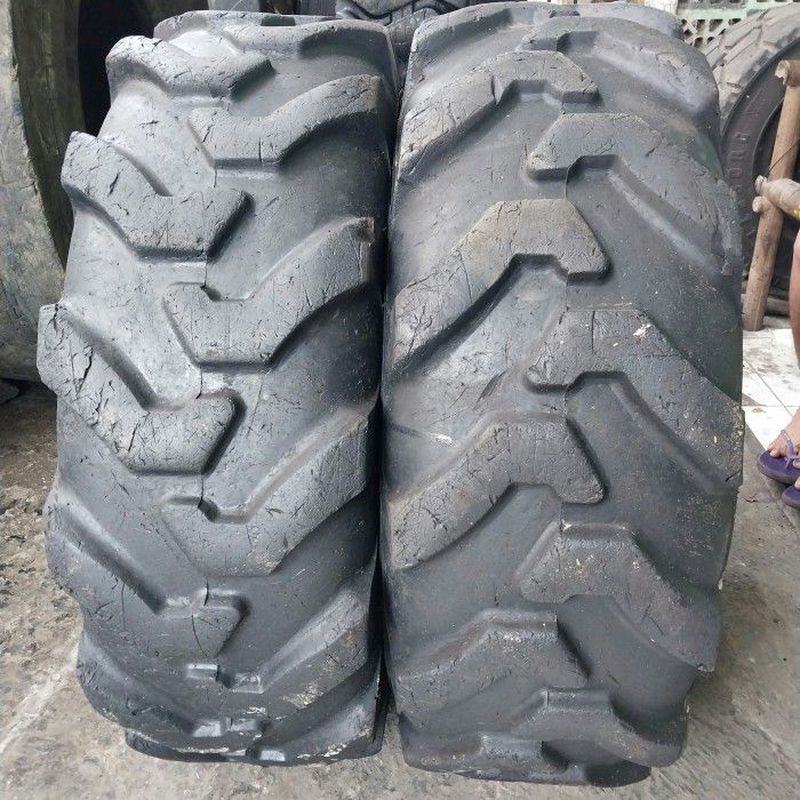 Ban Luar Dalam 12.5/80 - 18 (Backhoe Loader)