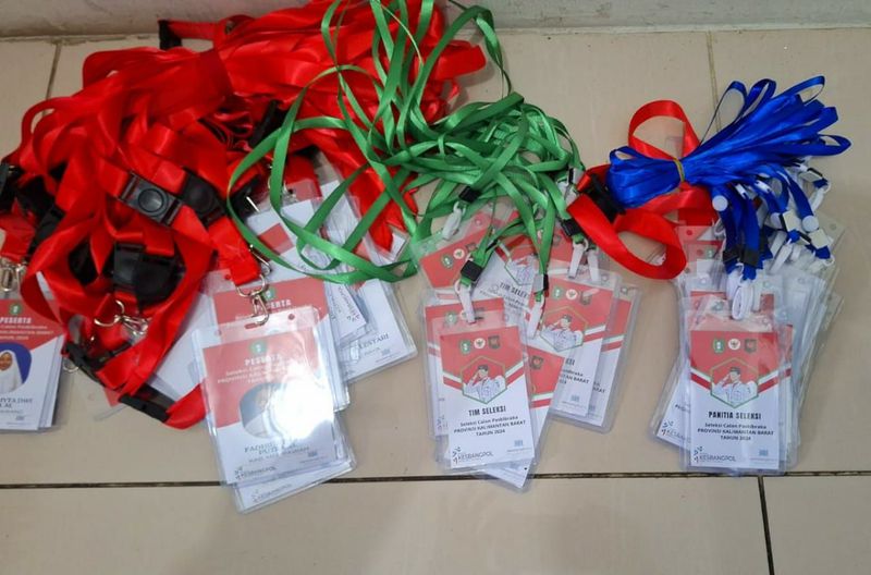 Name Tag + Tali + Plastik