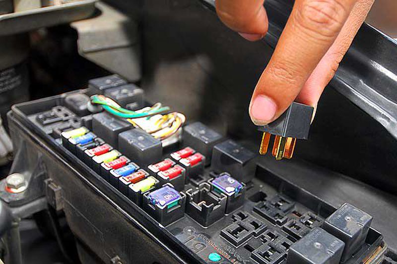 PAKET M- JASA SERVICE PERBAIKAN SISTEM KELISTRIKAN MOBIL ( RINGAN )