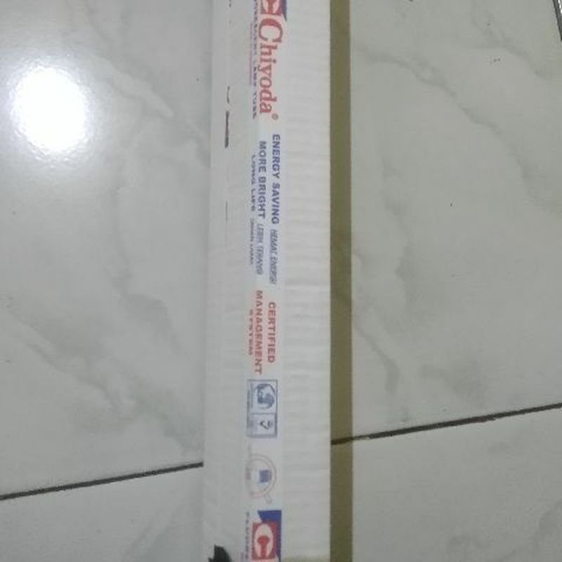 lampu neon TL 18 w Chiyoda