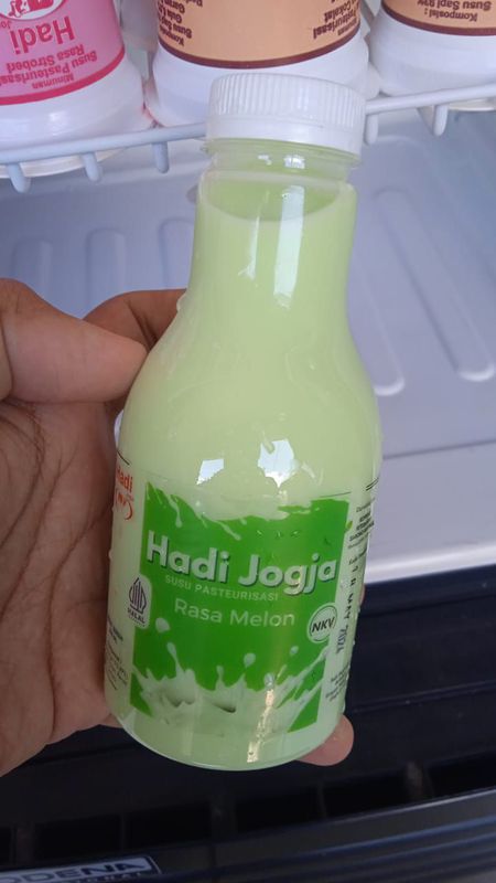 Susu Pasteurisasi Rasa Melon Kemasan Botol 250ml