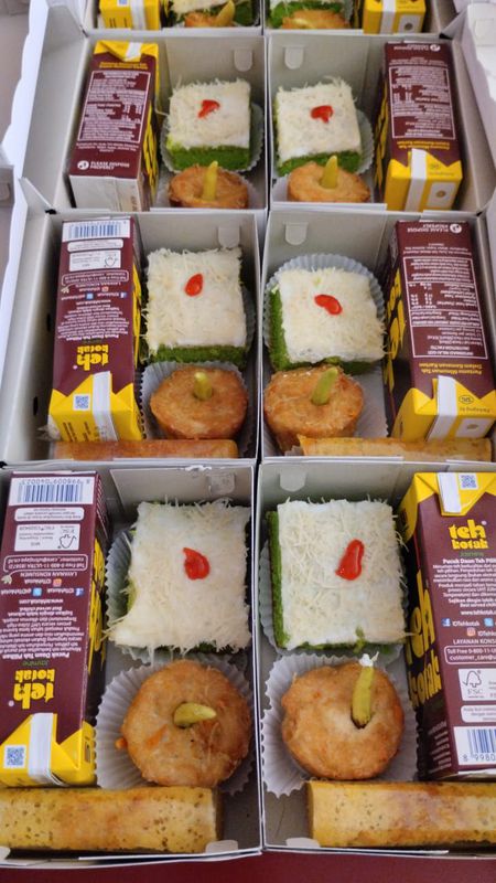 Snack Box (kue basah + minuman) by Enggal Kediri