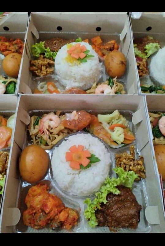 Nasi Kotak (Nasi Campur Daging Lapis) By Enggal Kediri