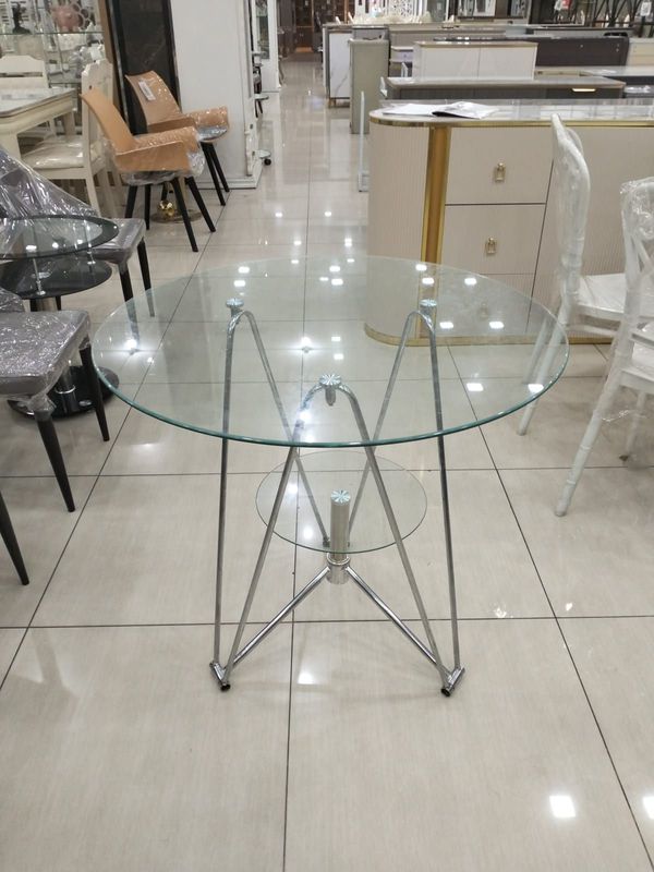 Meja bulat Kaca