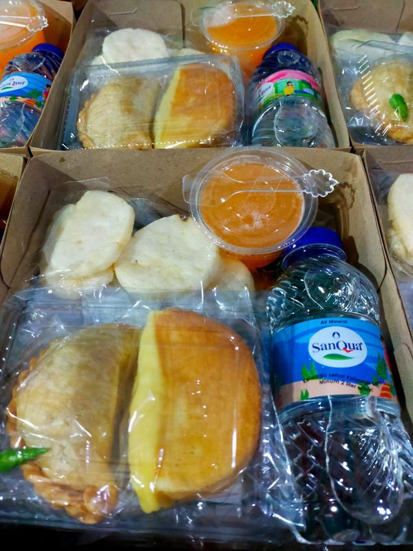 Paket Snack dan Nasi B