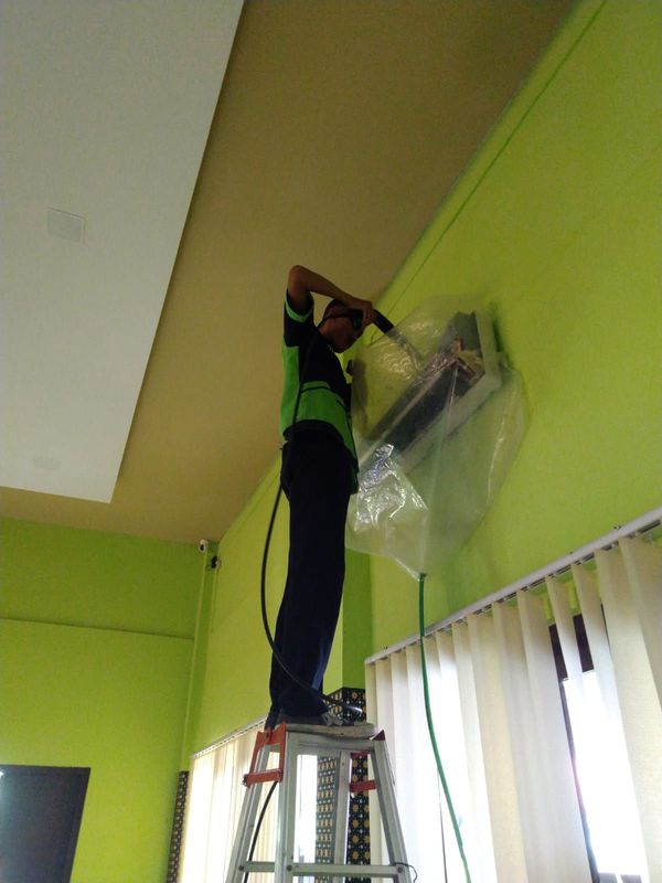 Perawatan AC / Cuci AC
