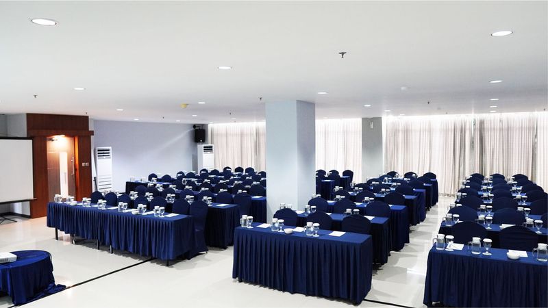 Package Meeting Room