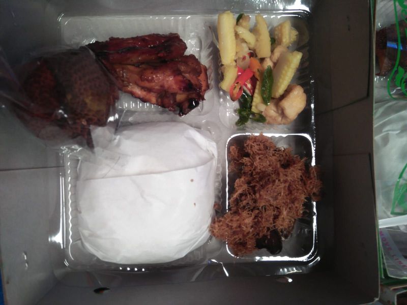 snack dan nasi box istimewa