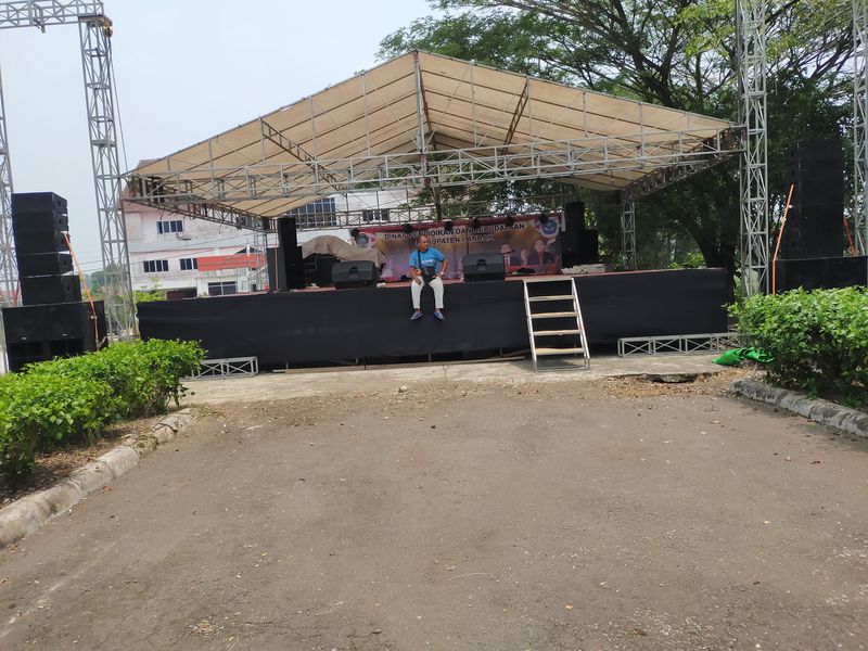 PAKET KOMPLIT EVENT/ACARA, PANGGUNG (10x12), SOUND SYSTEM, LIGHTING