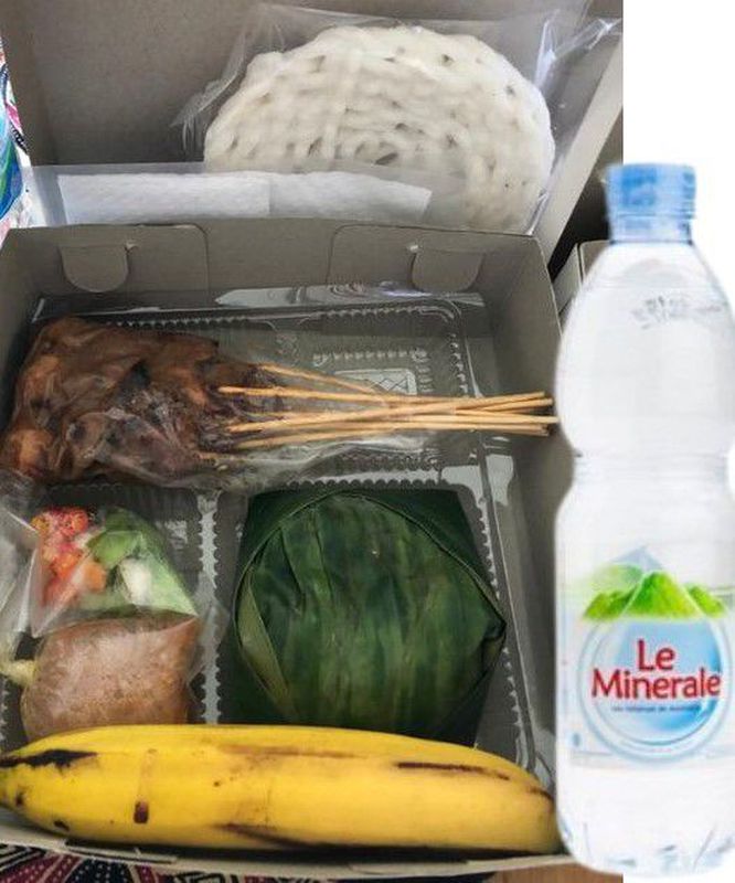 Niki Nasi Box Sate Ayam Kampung