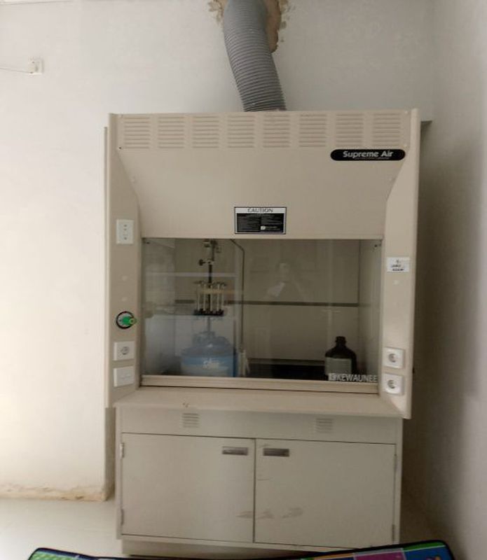 JASA PEMINDAHAN ALAT LABORATORIUM LEMARI ASAM