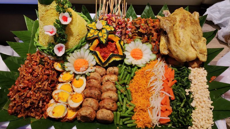 Tumpeng Komplit Besar