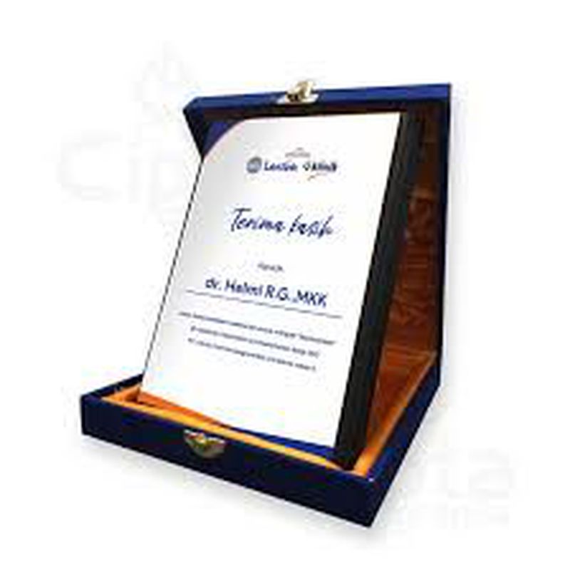 Plakat Custom dengan Box