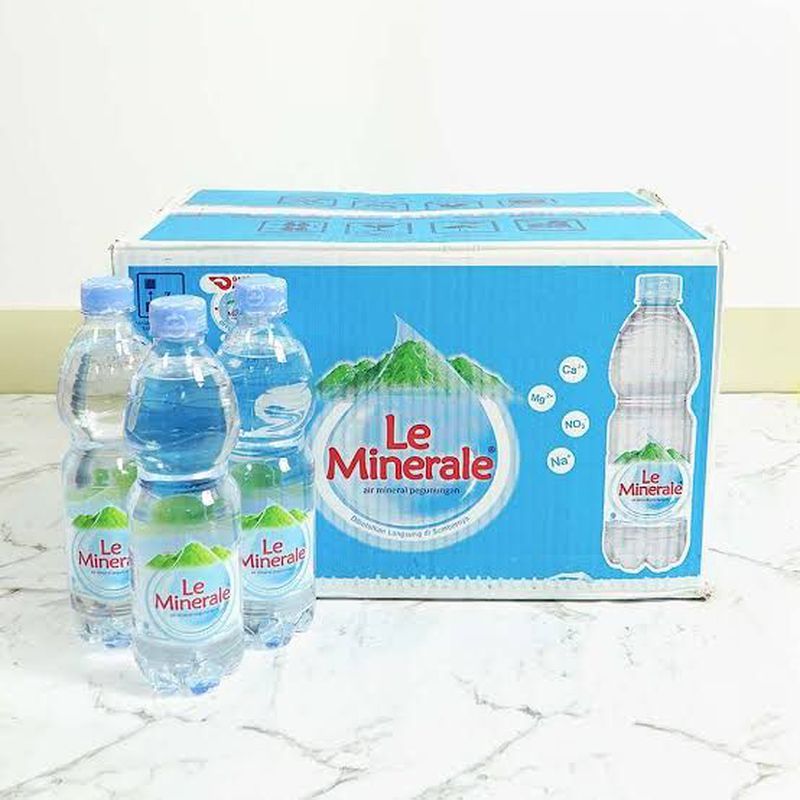 MINUMAN AIR PUTIH BOTOL MERK LE MINERAL 600 ML