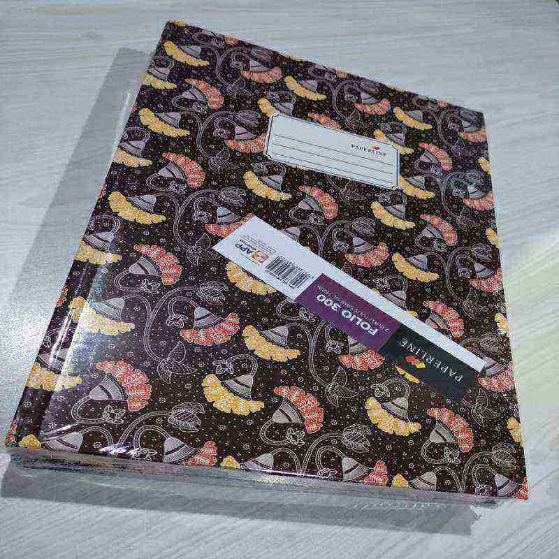 Buku album besar Isi 300