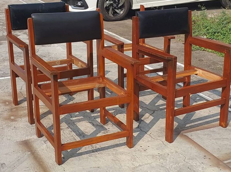 Pemeliharaan Kursi Guru