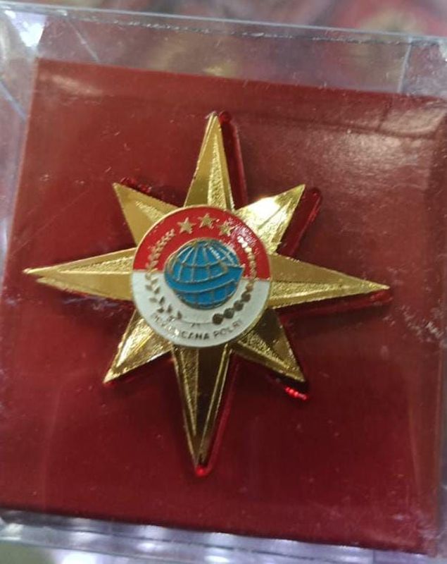 PIN LOGO SEGI 8