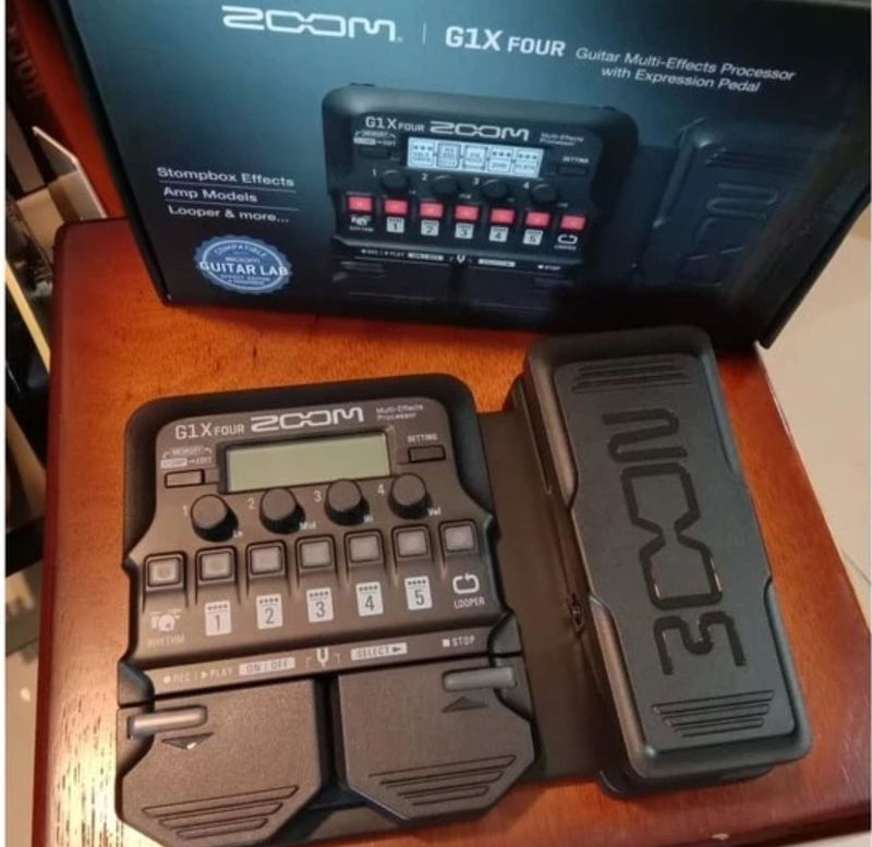 Zoom G1X Four Guitar Multi Effect Pedal + Adaptor