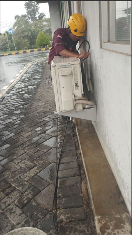 Ongkos Jasa Cuci AC Standing Floor