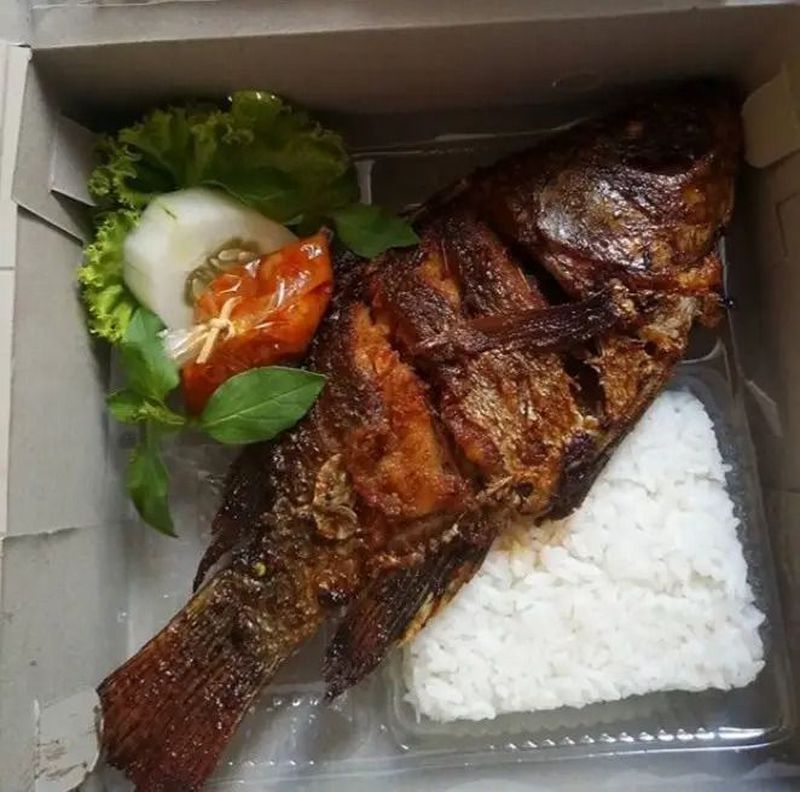 Nasi Box - Ikan Mas Goreng